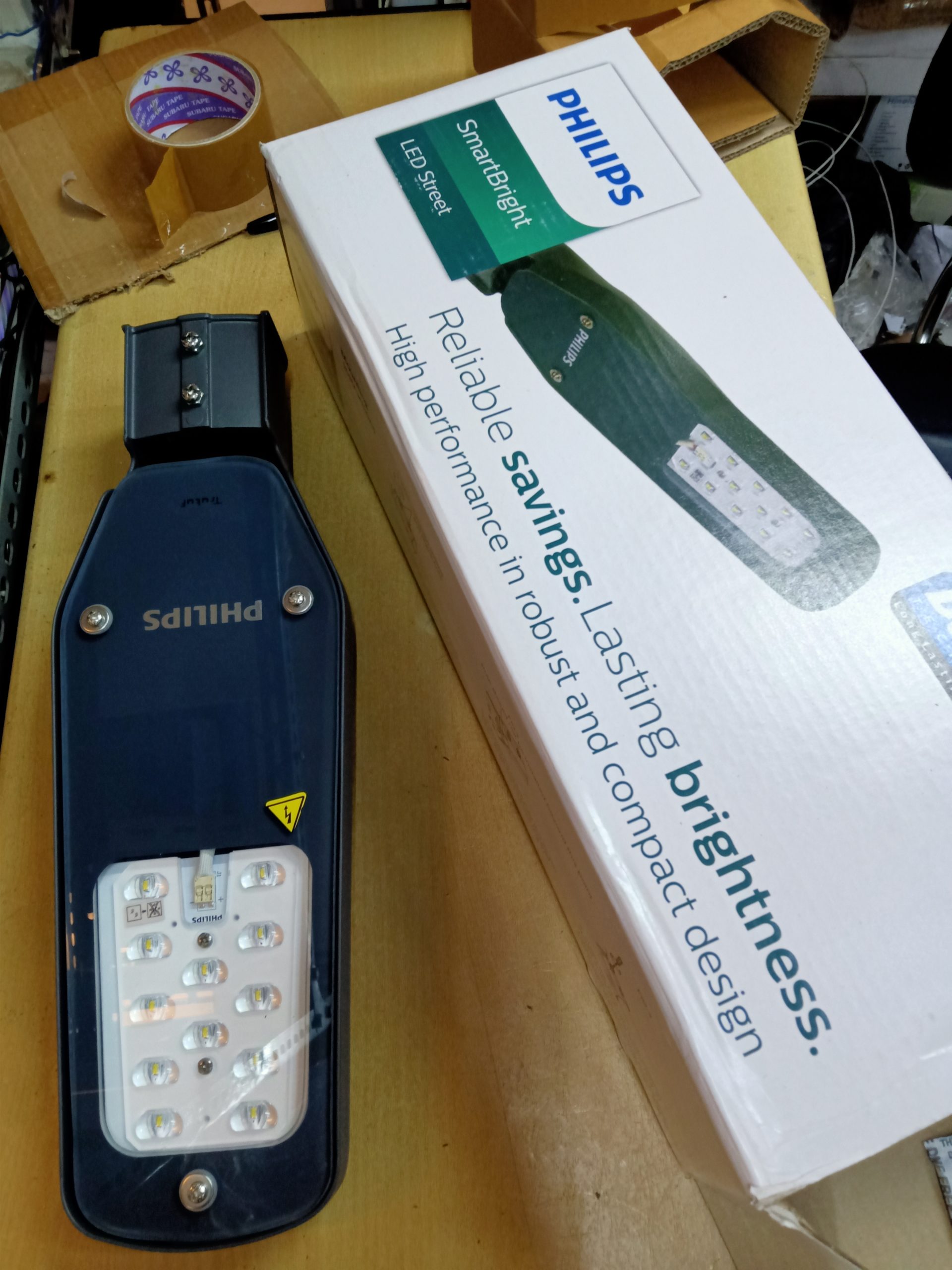Lampu Jalan LED PHILIPS BRP 052 40 W - larieslighting